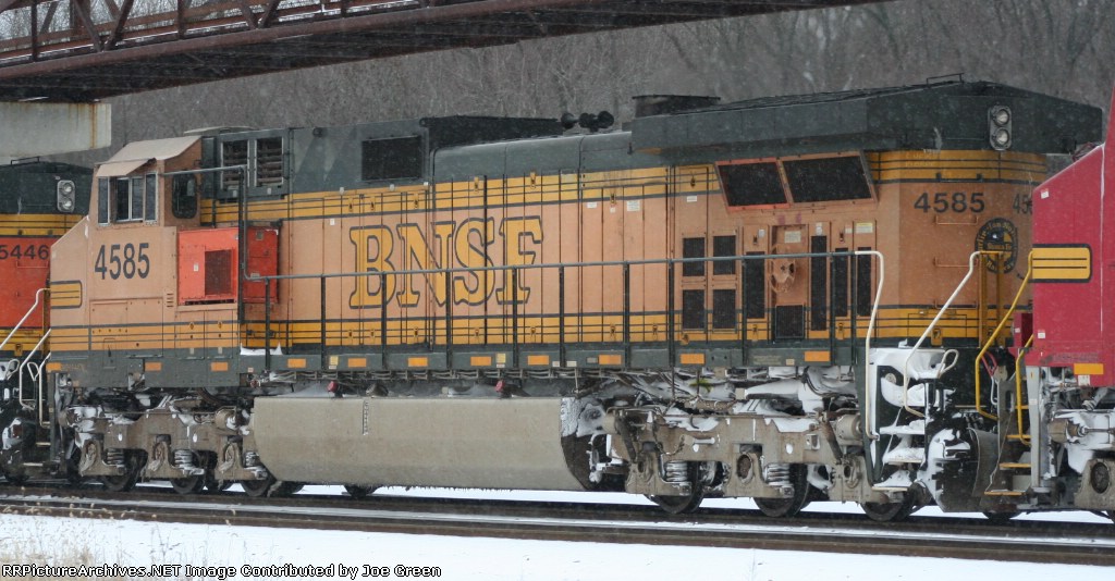 BNSF 4585